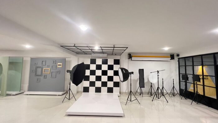 Fitting Frames - Best Studio on Rent for Shoot in Delhi NCR