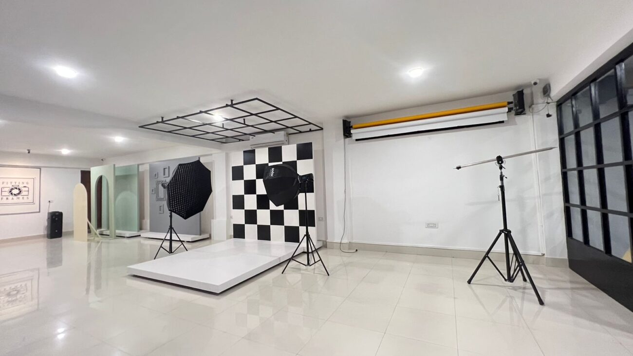 Fitting Frames - Best Studio on Rent for Shoot in Delhi NCR