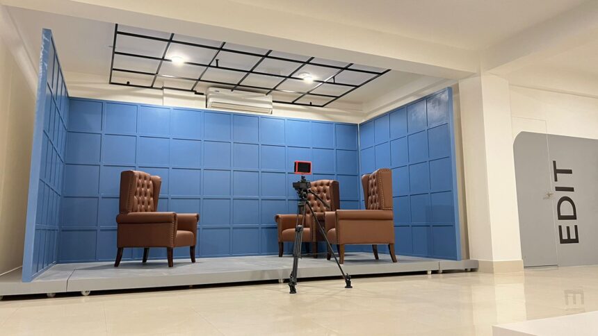 Fitting Frames - Best Studio on Rent for Shoot in Delhi NCR