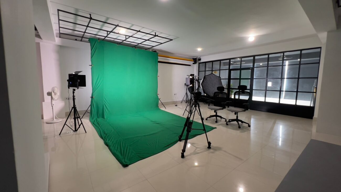 Fitting Frames - Best Studio on Rent for Shoot in Delhi NCR